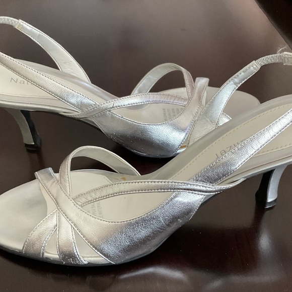 Naturalizer | Shoes | Naturalizer Amour Silver Sandals Size 75 | Poshmark